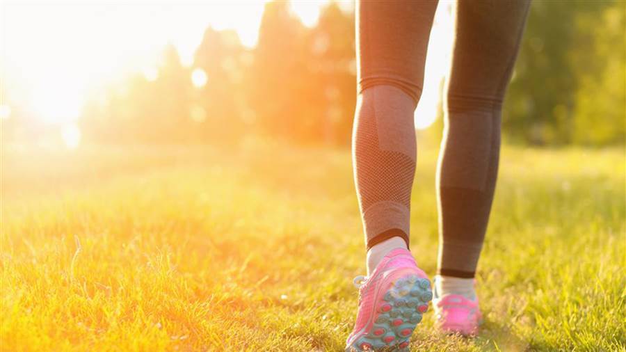 Salir a caminar: el ejercicio ideal para calmar la mente y pensar con ...